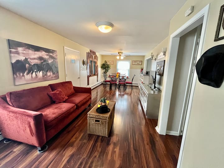 Hidden Gem | King Bed | Perfect For Large Groups - Hamtramck, MI