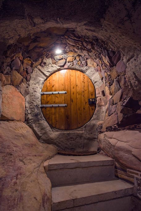 The Enchanted Cave - Caves for Rent in Bilpin, New South Wales, Australia