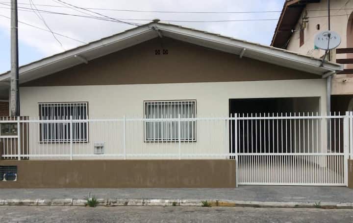 Casa Para Temporada - óTima Localização Em Itapema - Itapema