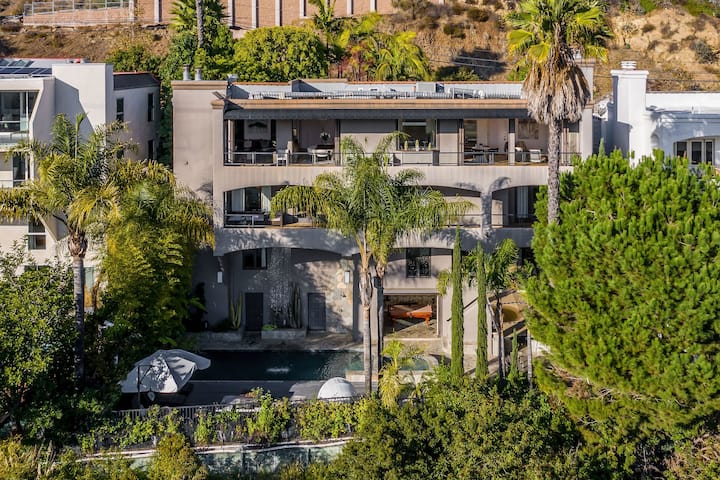 Mulholland Drive | Luxury Oasis W Sauna, Pool, Spa - Los Angeles, CA