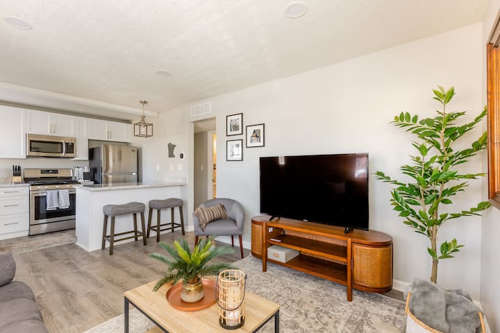 Cozy + Modern Home In East Nokomis - Minneapolis−Saint Paul Airport (MSP)