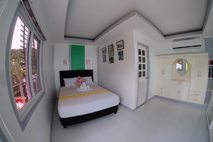 L & M Hearthstones Lodge - Penthouse - Oslob
