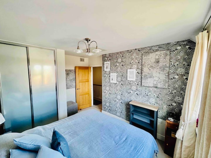 Super King Room - Central Chichester - Chichester