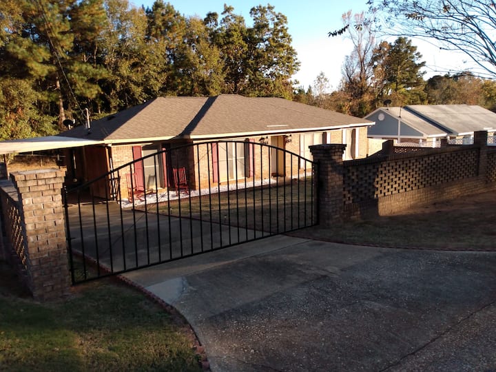 Wonderful Home Close To Fort Moore & Amenities! - Columbus, GA