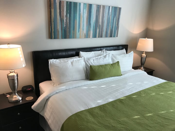 Vibrant One Bedroom - Irving, TX