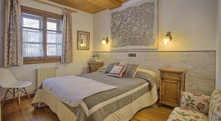 Mountain, Sport And Calm In Pyrenees - Benasque