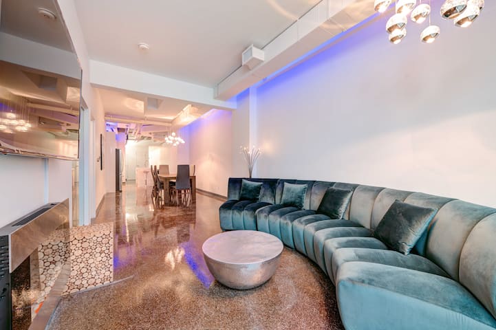 14 Party Houses To Rent For One Night In and Around Toronto, | Trip101