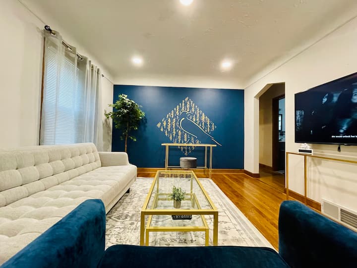 Welcome To Birdland! Home In Bham On Quiet Street - Bloomfield Hills, MI