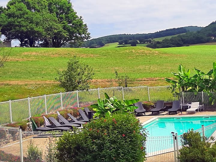 Gîtes Dans La Prairie, L'hirondelle - Cantal