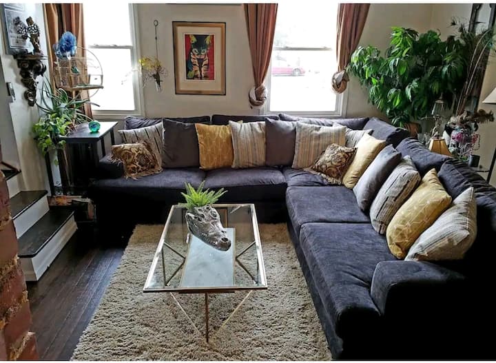 Dotte'o Grotto: 2 Bdrm W/hot Tub - Kansas City, KS