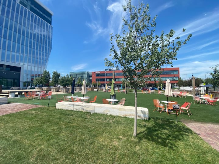 Aksarben Private Bedroom Loft W/shared Bath! R3 - Omaha, NE