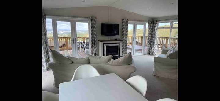 3 Bedroom Lodge At Whitsand Bay. - Devon