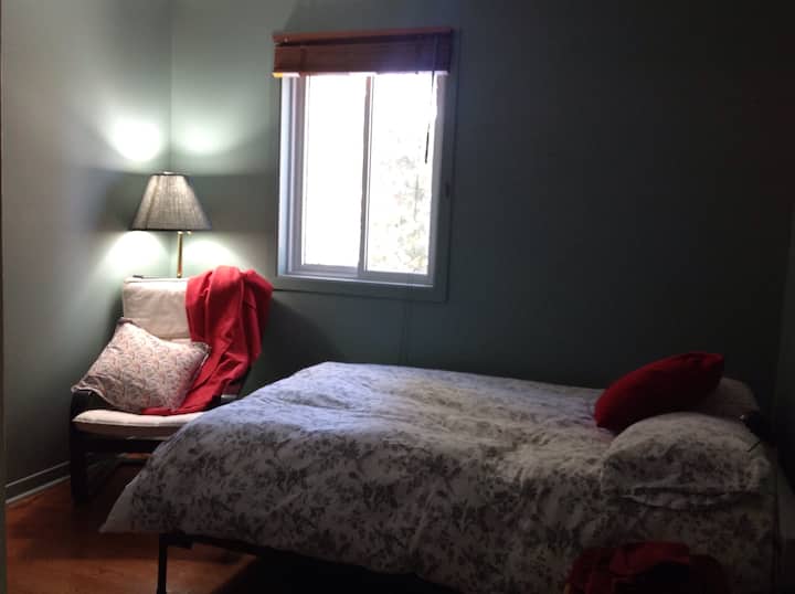 Charming Westboro Location - Comfortable Bedroom - Ottawa