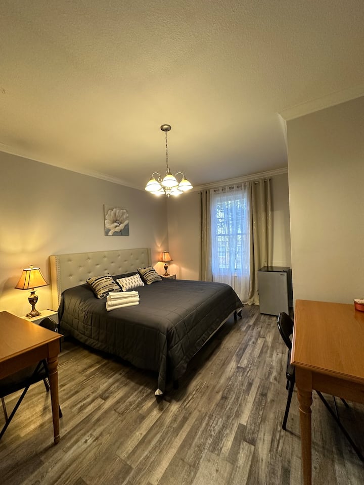 Spacious Private Room In Guest Suite (2) - Harrisonburg, VA