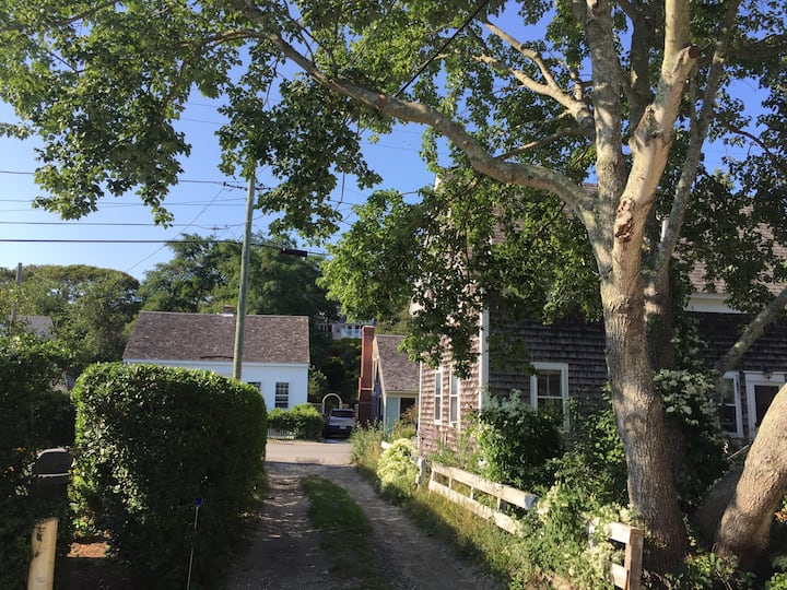 House On Private Lane In East End / Beach Access - Provincetown, MA