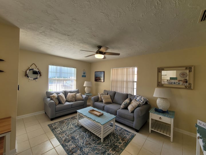 Beachy Sarasota Duplex - Siesta Key, FL