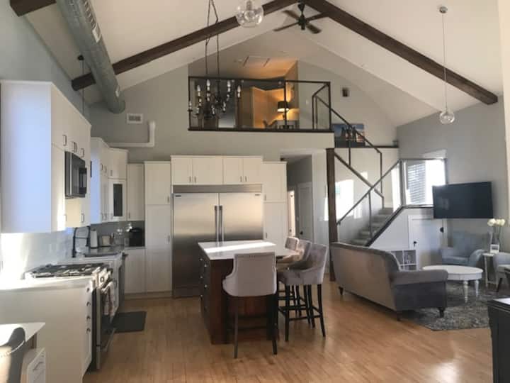 Luxury Loft At Corner Abbey - Sault Ste. Marie
