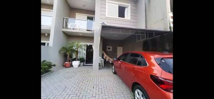 Sobrado Novo No Centro, Duas Quadras Da Praia! - Guaratuba