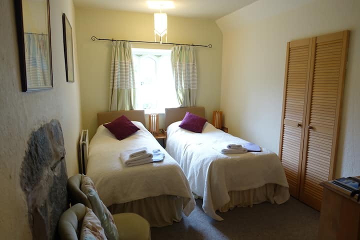 Lakeside Cottage Near Ambleside - Ambleside