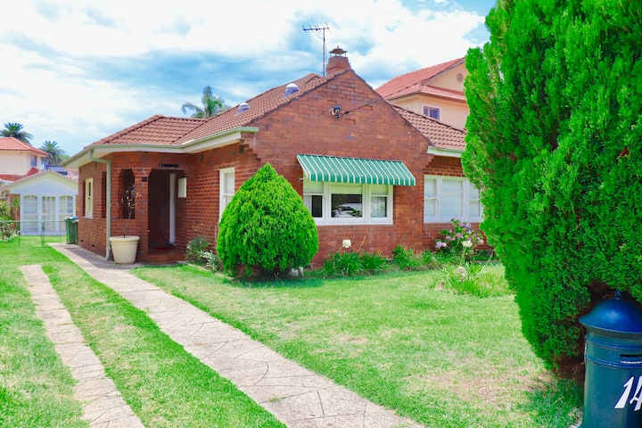 Charming Cottage In Premier Dress Circle Location! - Manly