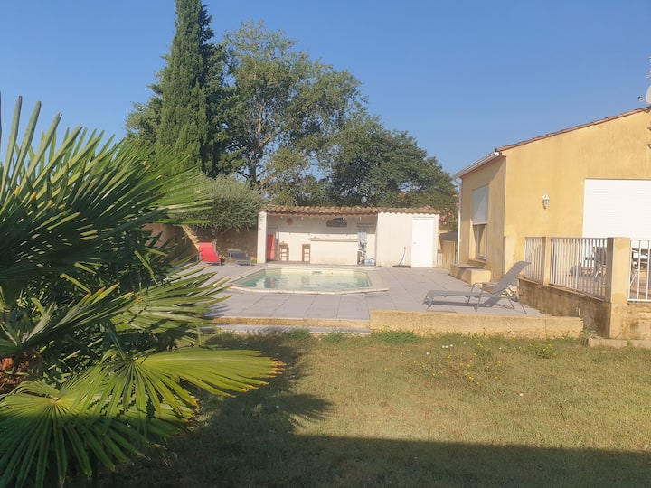 Jolie Villa Avec Piscine Au Fond D'une Impasse - Vauvert