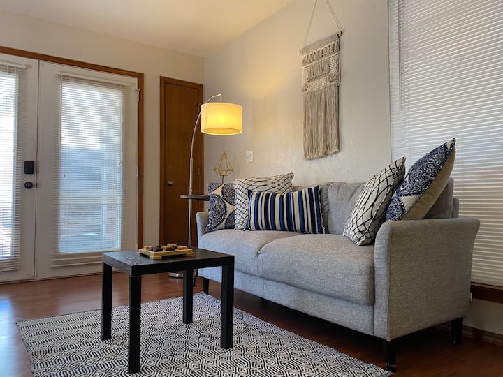 Gated Cozy Comfy Cottage With Washer/dryer! - Oklahoma City, OK