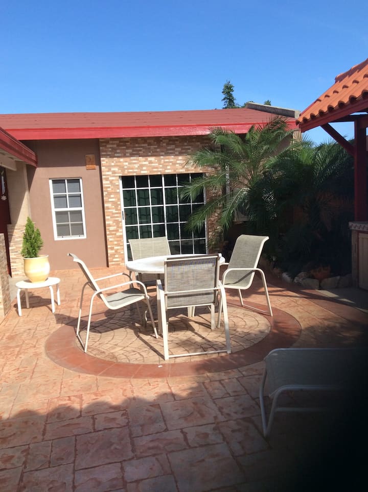 Private Cozy Two Bedroom Cottage - Aruba