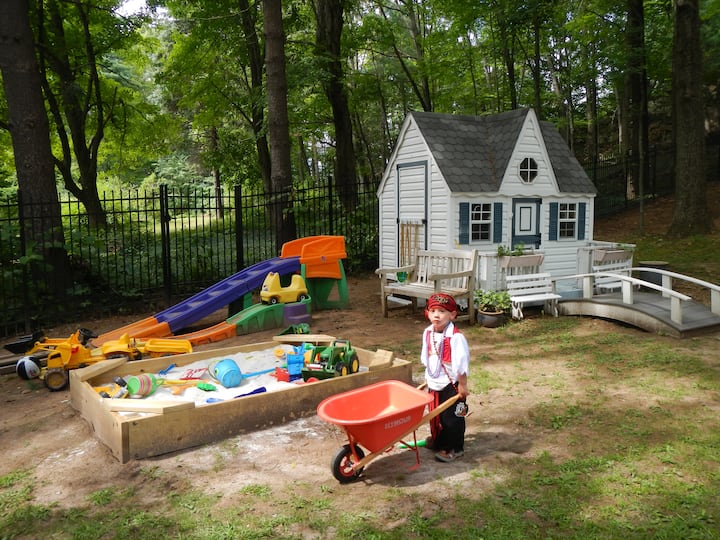 2  Bedrooms, Bath In House; Kit, Liv. Rm, Yard Use - Glastonbury, CT