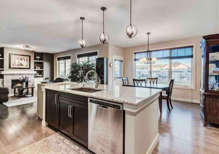 Canal Side Home In Bayside - Airdrie