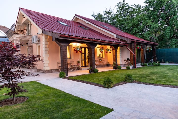 Vilă De Vacanță De Lux Cu 5 Dormitoare - Oradea