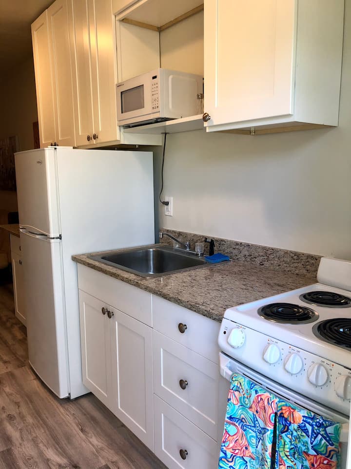 Happy Vibes, 1 Bed Apt., Free Parking - Miami Shores, FL