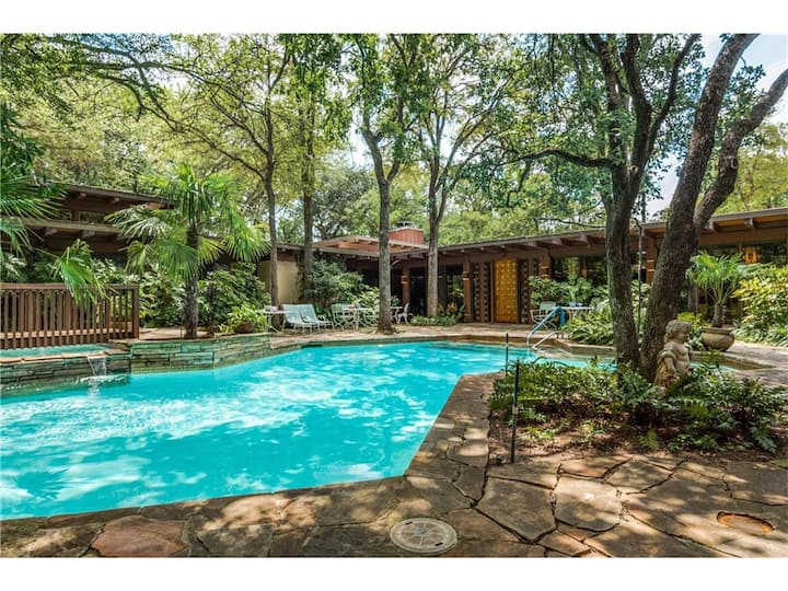 Throw Back To The 70's Historic Guest House - Irving, TX