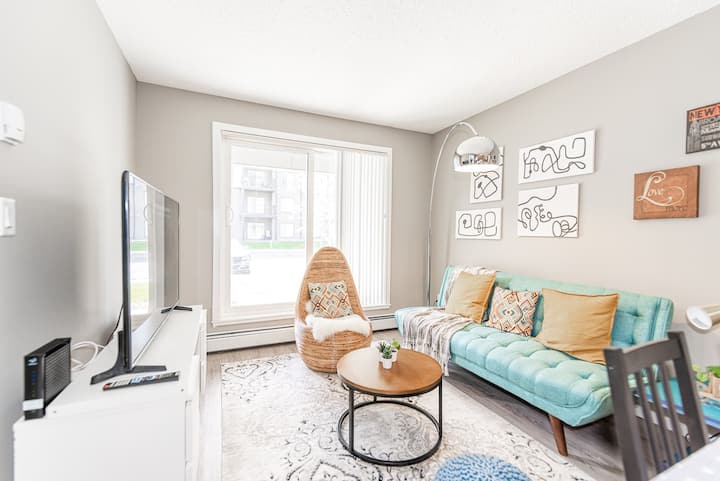 *New 2 Bdrm Condo *Sleeps 5* 20min From Airport - Edmonton, Canada