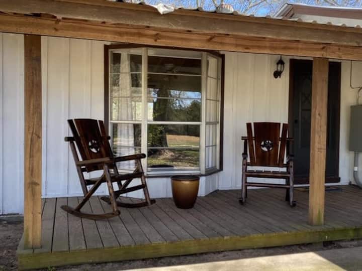 Twelve Oaks Farmhouse - Bernhardt Winery, Plantersville