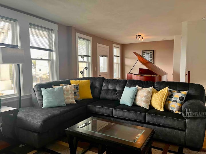 Sunny Apt W/ Baby Grand Piano Walk To Dining Spots - 케임브리지