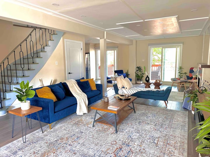 Chic, Spacious Home Off Yonge St - Bradford