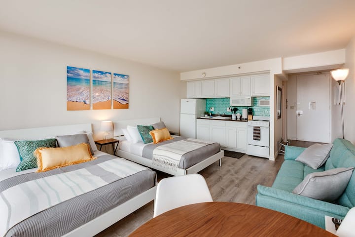 High Floor Studio! 2 Beds Free Parking In Waikiki - Honolulu, HI