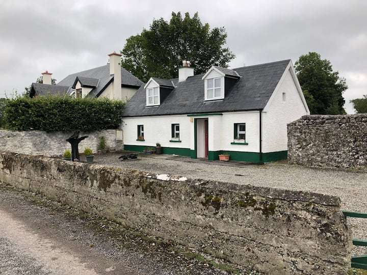 Romantic Cottage In The Heart Of Ireland - Ballinasloe
