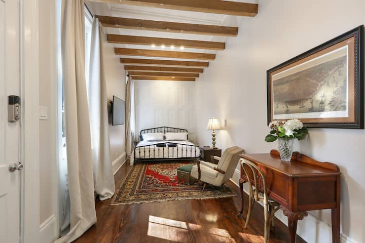 Secluded 1886 Garden District Carriage House - Lake Cataouatche, LA