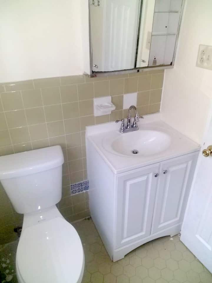 By Airport & Hospital 2 Bed Apt  Private Entrance - Riverdale, GA