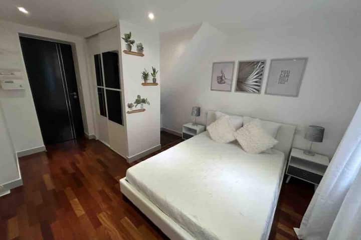 Cozy & Charming Apartment - Nanterre