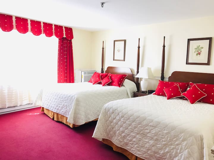 2 Queen Beds - America's Cup Inn - Newport, RI