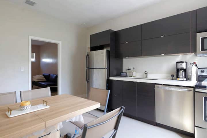 Miami 4- Tropical Secret Oasis Xxl -