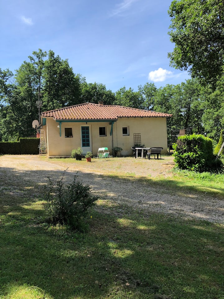 Gîte Dans Un Cadre Paisible - Puy-l'Évêque