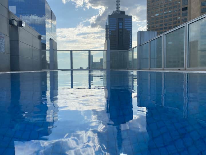 Luxury Accommodation With Rooftop Pool. - Melbourne