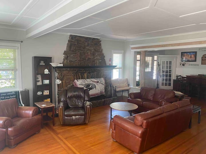 Large Family/friend Getaway 1 Block From Beach! - Red Bank, NJ