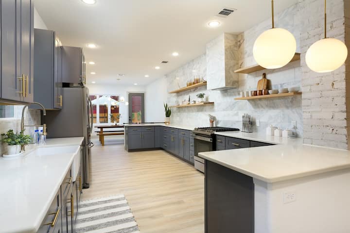 New San Antonio Luxury Bungalow At The Pearl - San Antonio, TX
