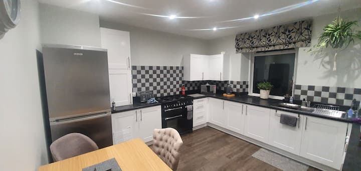 "The Ginnery" Spacious 2 Bedroom Home From Home 🏡 - インヴァネス