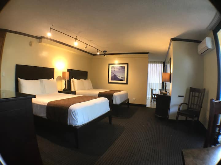 Corner Unit Bamboo Studio W/ Full Kitchen. - Honolulu