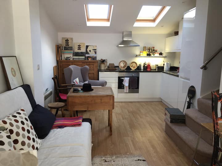 Cosy Artist’s Studio Near Town Centre, Cheltenham - Cheltenham